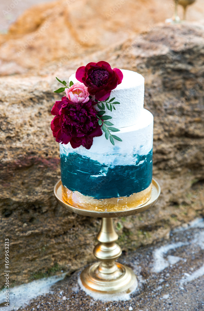 Unique Wedding Cakes With Water