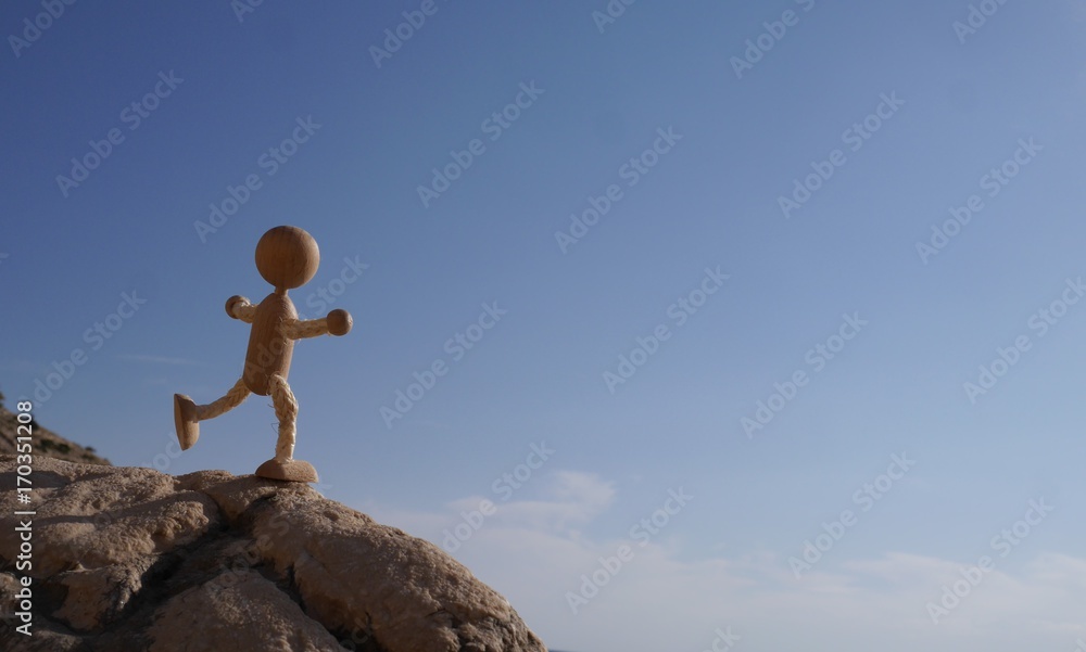 Männchen steht auf Fels Stock Photo | Adobe Stock