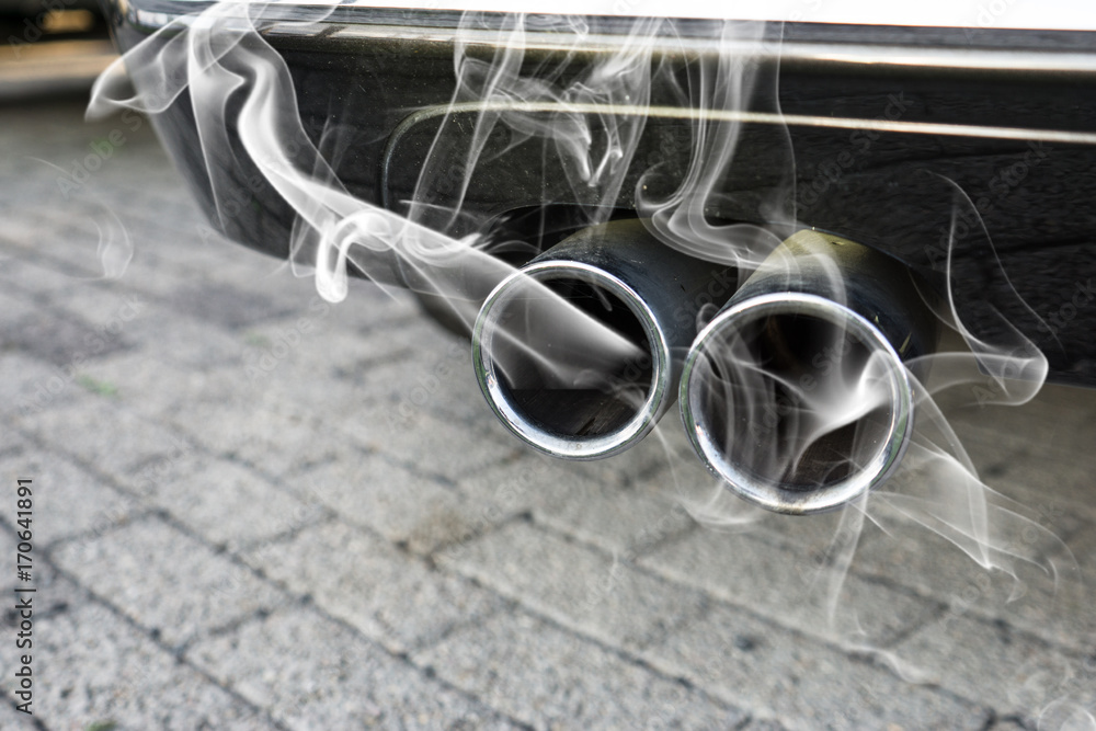 auspuff eines autos Stock-Foto | Adobe Stock