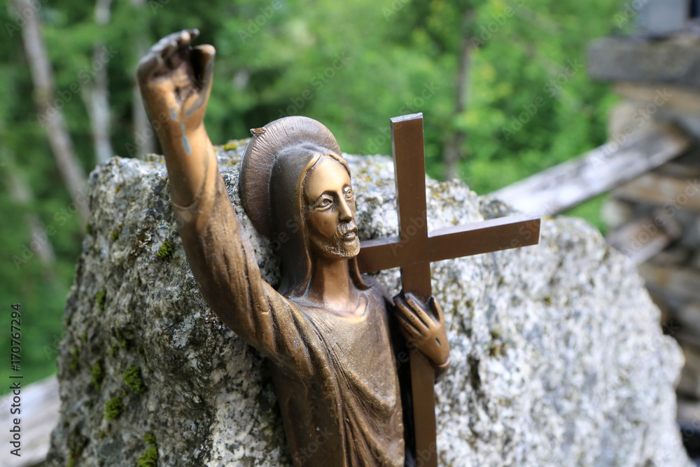 Jésus-Christ portant la croix. Cimetière. Jesus Christ carrying the cross. Graveyard. Stock ...