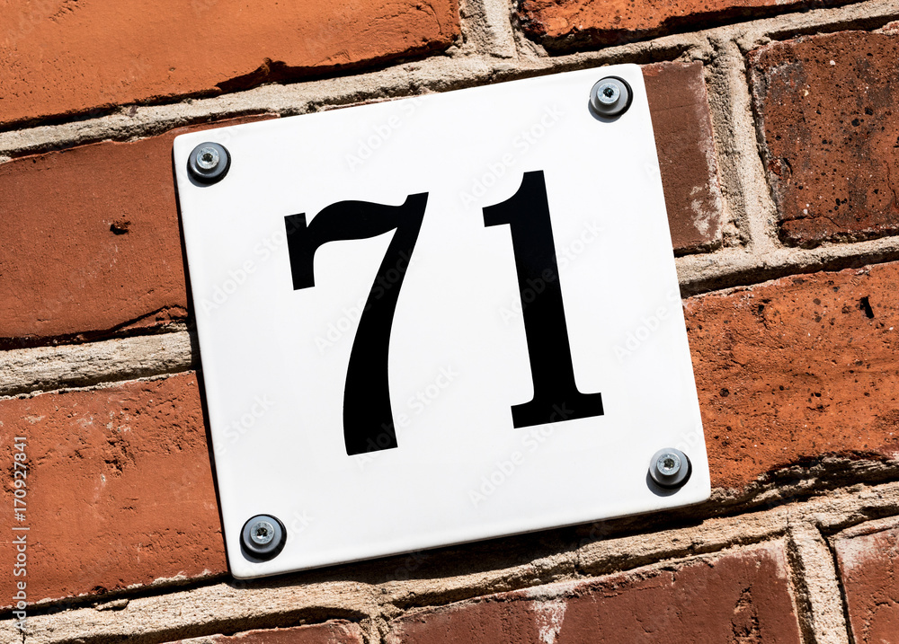 Hausnummer 71 Stock-Foto | Adobe Stock