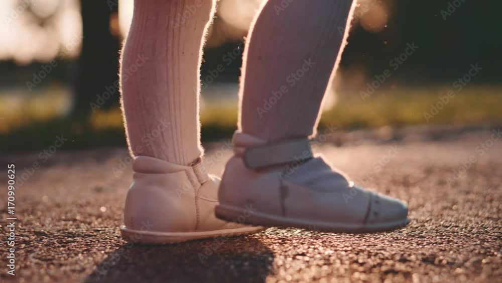 Vidéo Stock Little baby learns to walk. First Steps. Slow Motion 120 ...