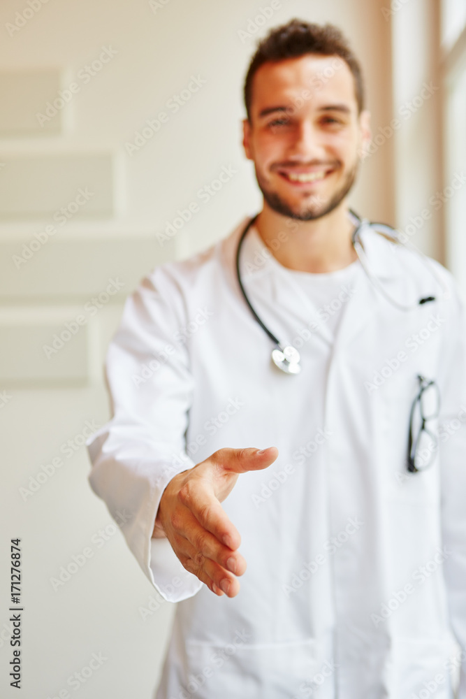 Arzt bei Begrüßung mit Handschlag Stock Photo | Adobe Stock