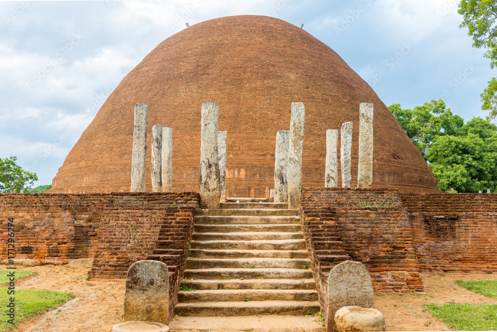 The old hemispherical dome, the Sandagiri Stupa, the oldest Stupa in ...