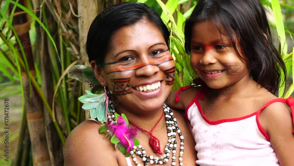 Mother and Daughter at an indigenous tribe in the Amazon Stock ビデオ ...