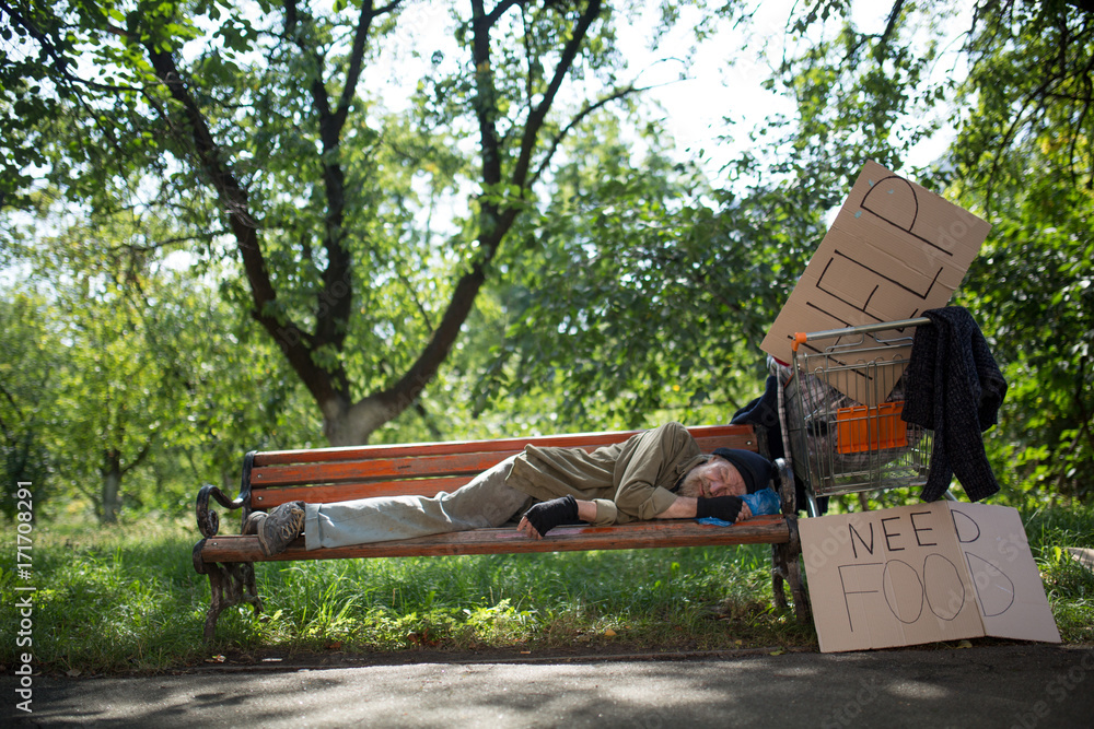 Homeless old man on the bench in city park. Poor sleeping man with no ...