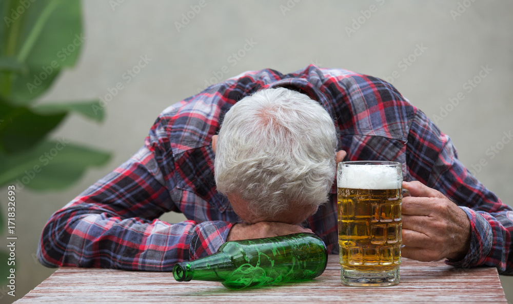 Old drunk man sleeping at table Stock-Foto | Adobe Stock