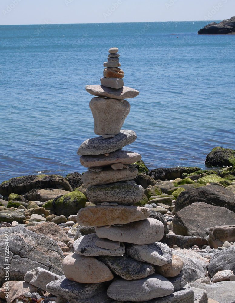 balance rocks vertical Stock Photo | Adobe Stock