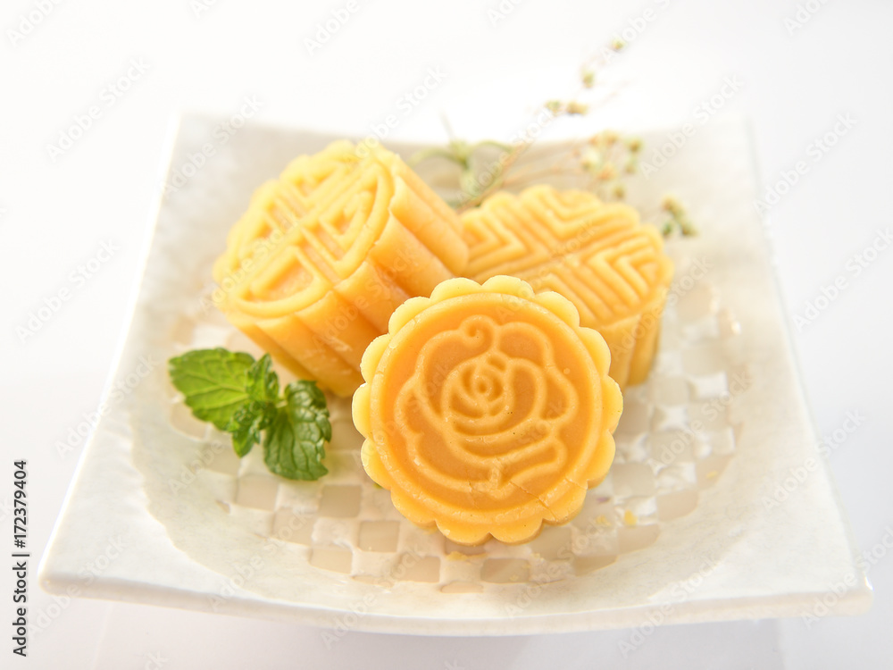 Mung bean cake (lvdougao) is a traditional and popular Chinese dessert ...