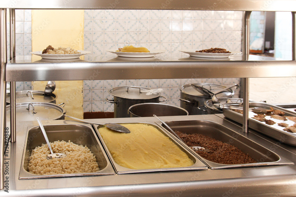 Dining room in armiyu. What to eat military. Real photo from the army ...