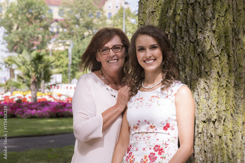 Mutter und Tochter - Friends Forever Stock Photo | Adobe Stock