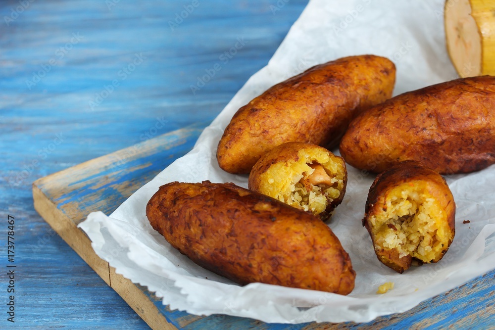 Unnakaya / Plantain fritters with coconut filling - Ramadan food of ...