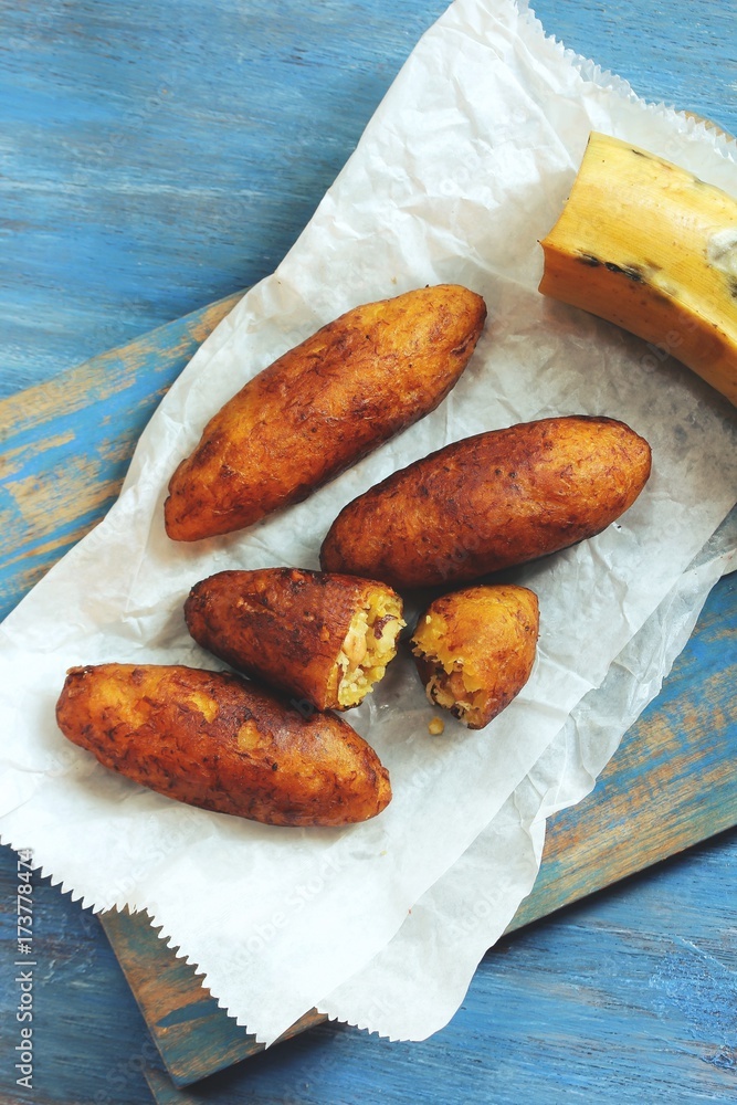 Unnakaya / Plantain fritters with coconut filling - Ramadan food of ...