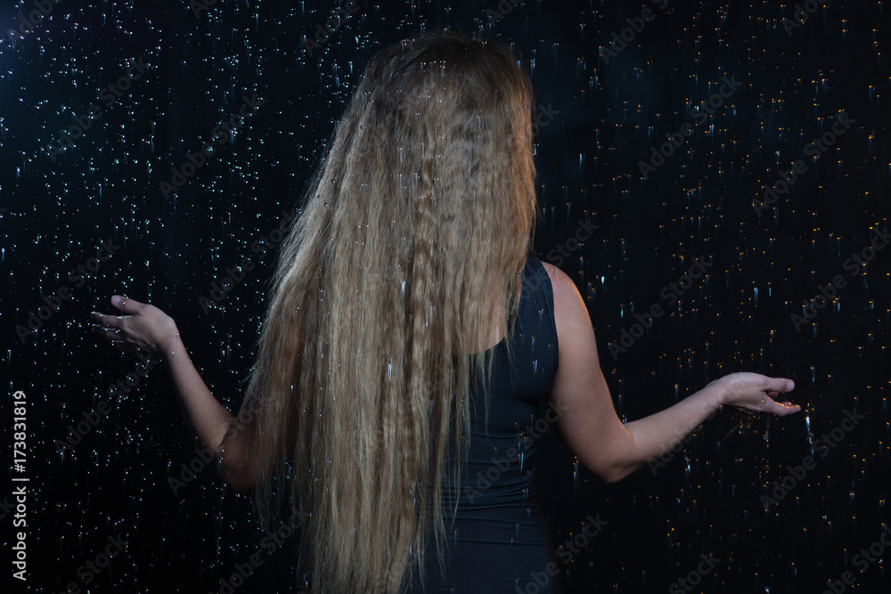 Sexy beautiful woman under rain foto de Stock | Adobe Stock
