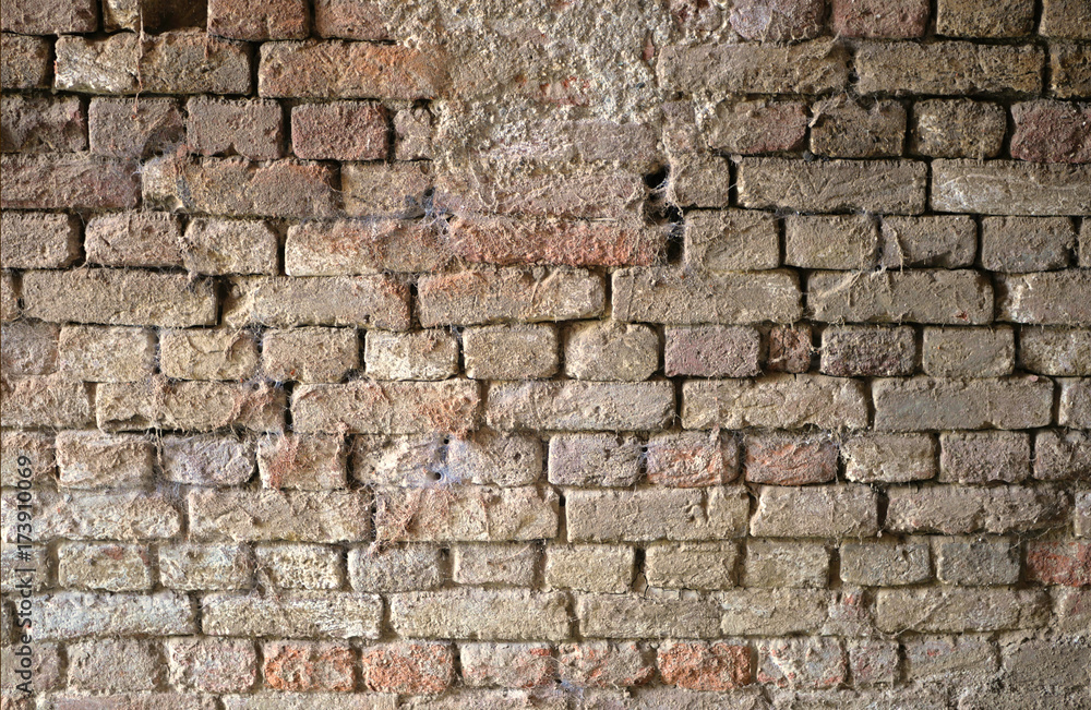 Muro antico rovinato di mattoni Stock Photo | Adobe Stock