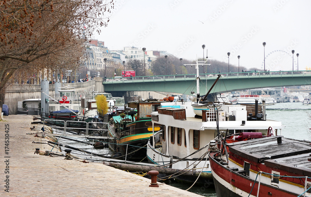 Paris - Houseboats - Port Debilly Stock Photo | Adobe Stock