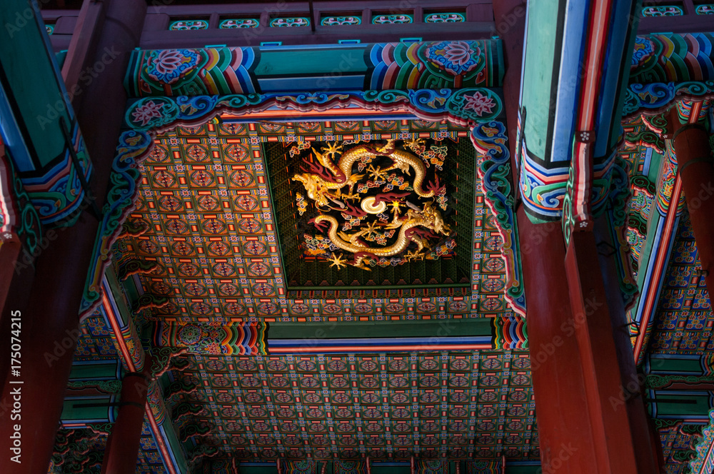 Foto de SEOUL, SOUTH KOREA - OCT 2, 2017: Inside the Geunjeongjeon, the ...