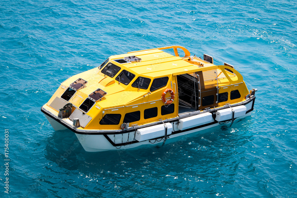 Tenderboot im Wassern, an Schiff, Rettung, Seenotrettung Stock Photo ...