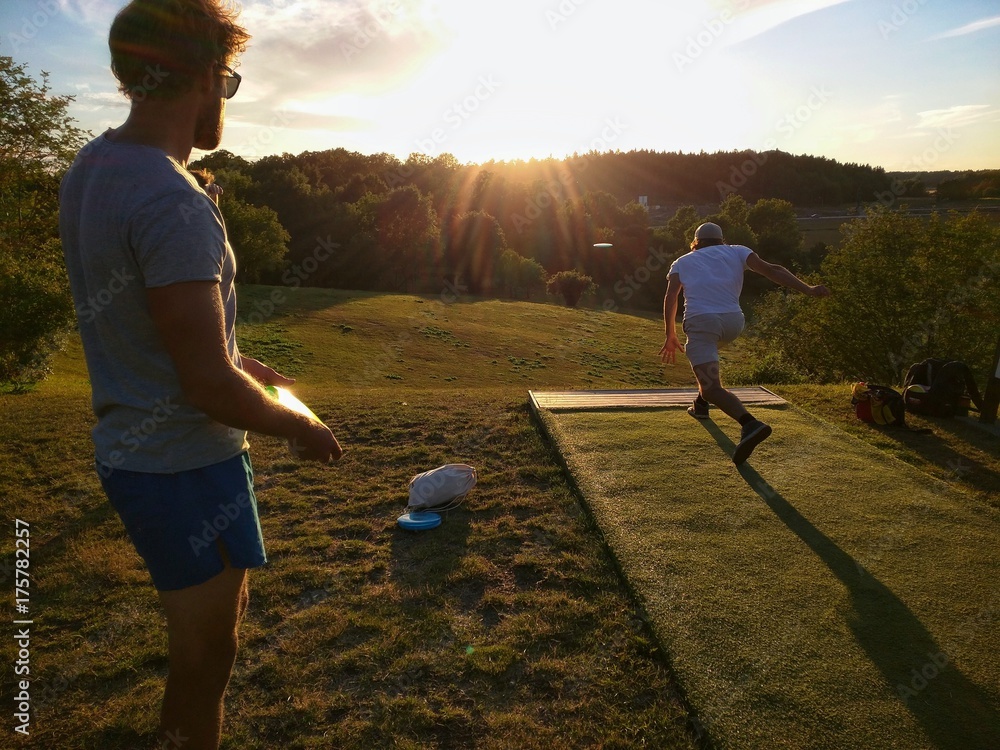 Sunset disc golf Stock 写真 | Adobe Stock