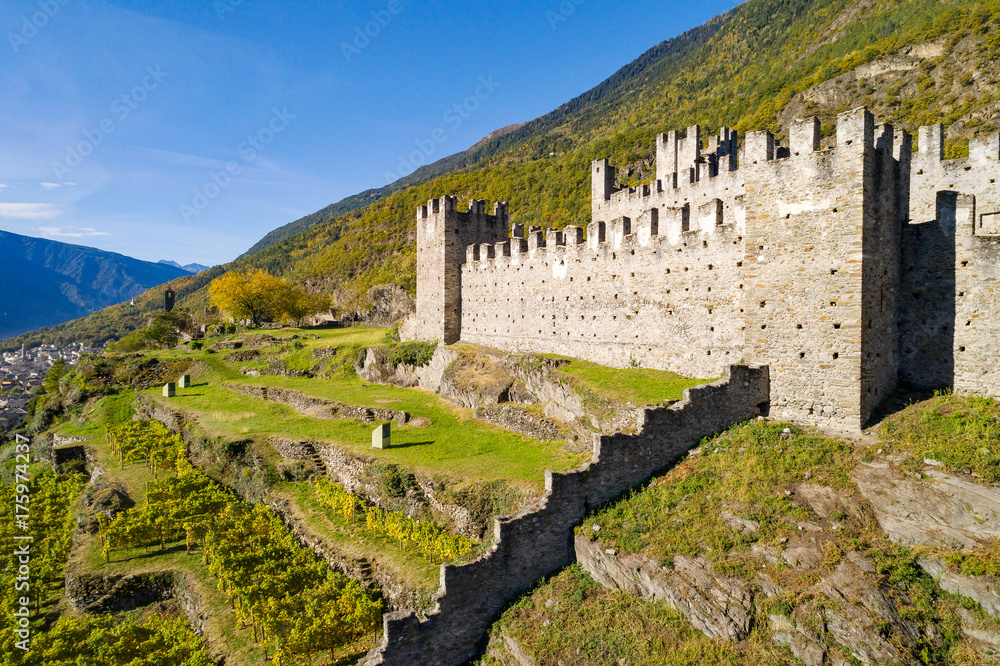 Grosio - Valtellina (IT) - Castello e Chiesa di San Faustino - Parco ...
