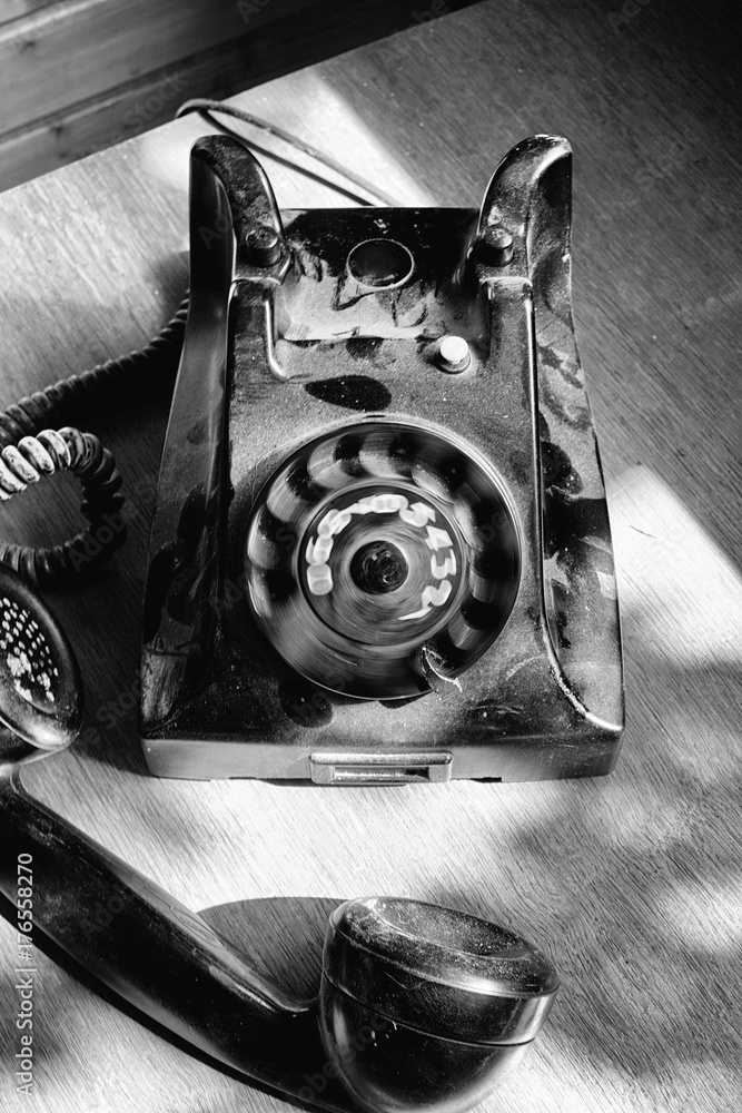 Dusty old phone with turning dialler foto de Stock | Adobe Stock