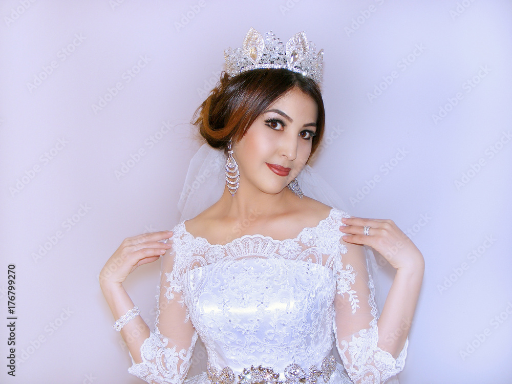 girl in wedding gown / photography with scene of the bride in wedding ...