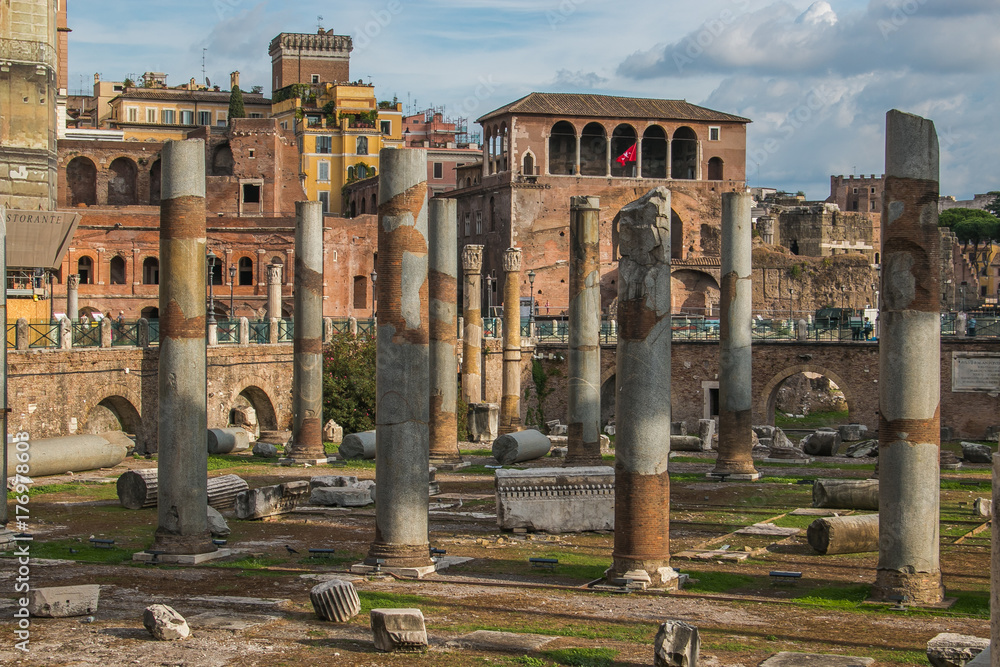 Fori imperiali, antiche rovine nel centro storico di Roma Stock Photo ...
