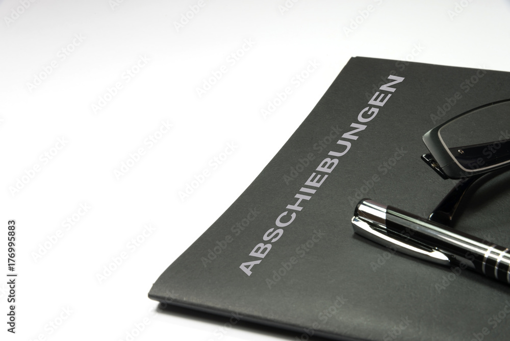 Eine Mappe mit dem Aufdruck Abschiebungen Stock Photo | Adobe Stock