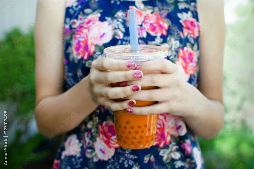 Teen girl drinking a refreshing bubble tea or boba drink Stock Photo ...