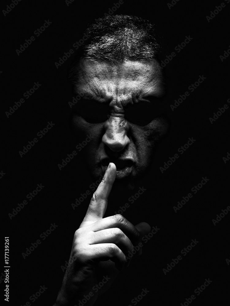 Foto Stock Furious mature man with an aggressive look making the ...