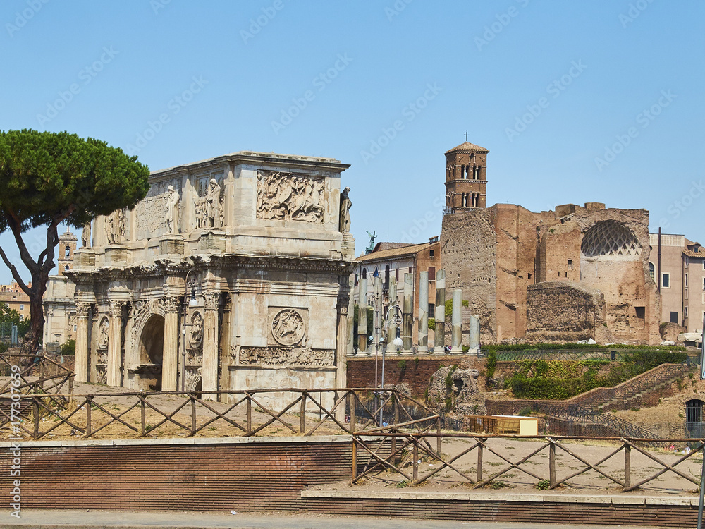 Arco de Constantino, Arch of Constantine, with Temple of Venus and Rome ...