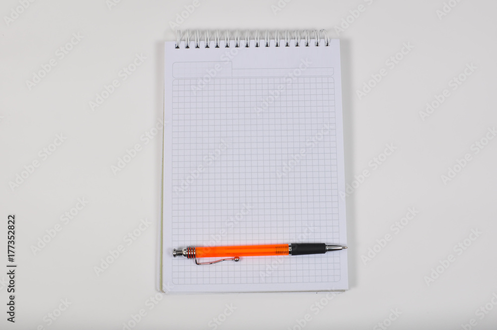 libreta y lápiz Stock Photo | Adobe Stock