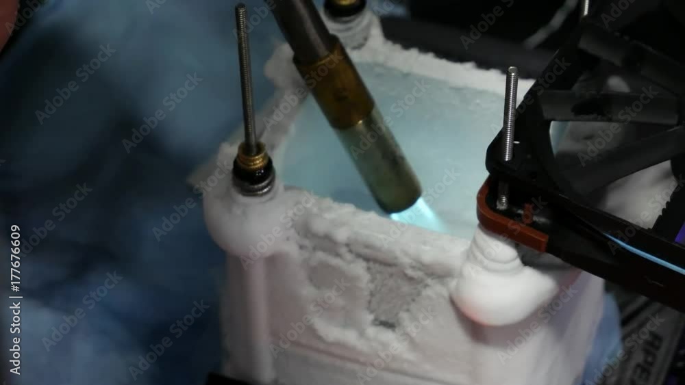 Overclock cpu computer with liquid nitrogen. Increasing the temperature ...