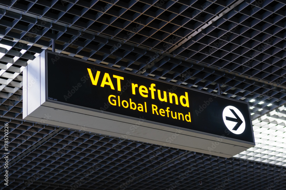 Sign to VAT tax refund office at Schiphol Airport foto de Stock | Adobe ...