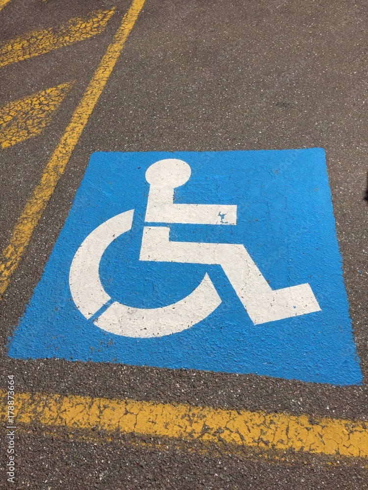 segnaletica disabili parcheggio disabili diversamente abili strada ...