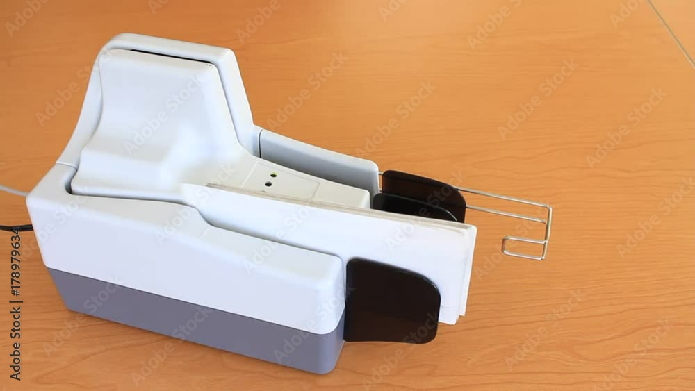Vidéo Stock Clerk scans check images with check scanner in a bank. Even ...