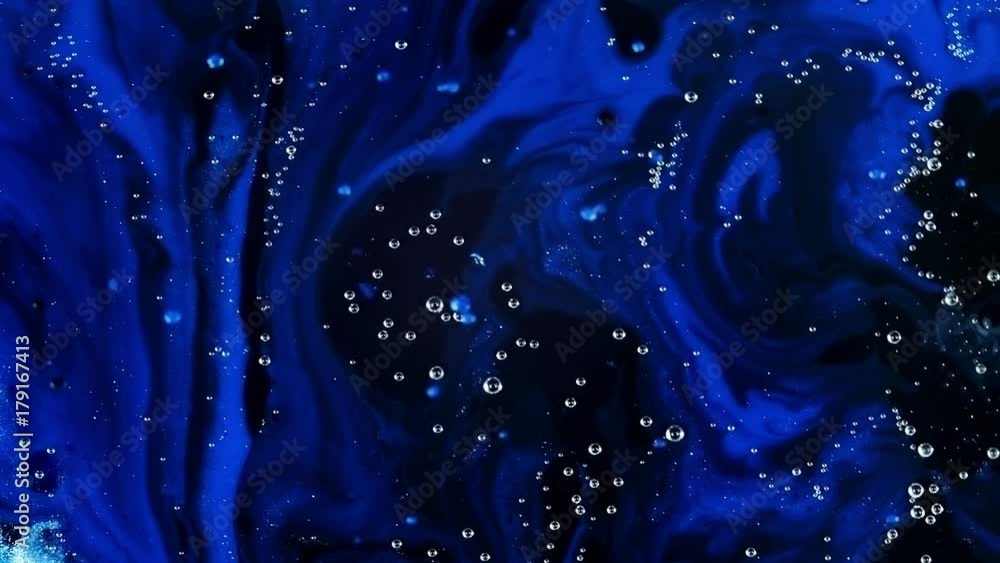 Vidéo Stock Blue sparkle and flow bubbles on black and purple empty ...