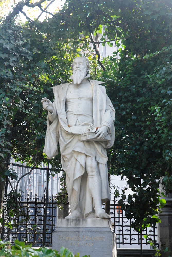 Parc du Petit Sablon : Statues de personnages célèbres (Bruxelles ...