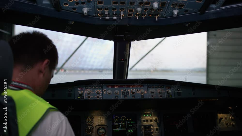 Video „Pilot in cockpit flying. The interior of the aircraft cabin with ...