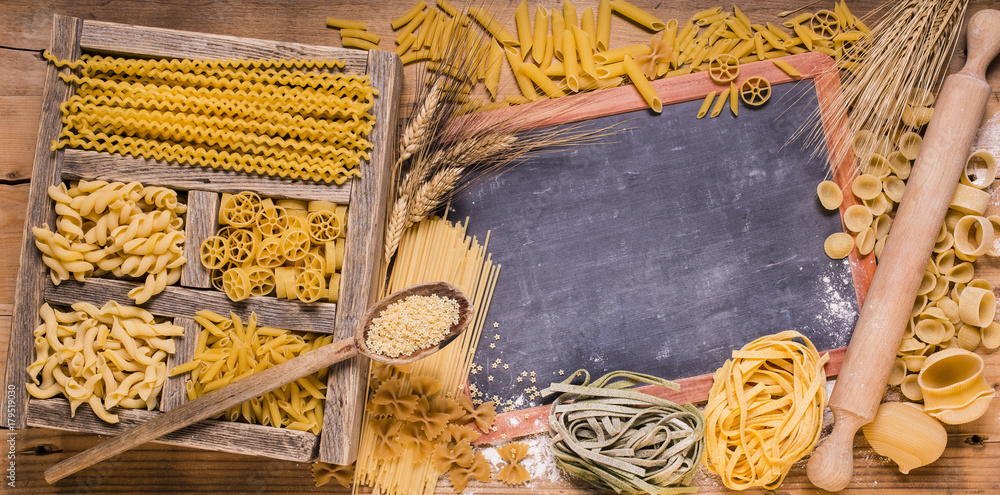 vari tipi di pasta mista italiana Stock Photo | Adobe Stock