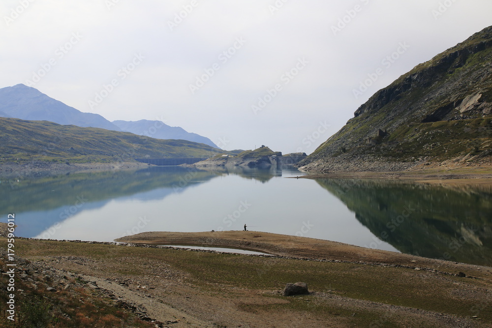 Lago di Montespluga, Stausee am Splügen Pass in Italien Stock Photo ...