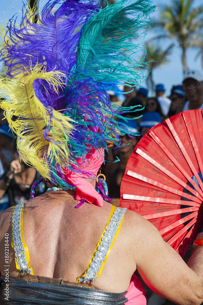 Crowds of Brazilians celebrate carnival at a bloco street party in ...
