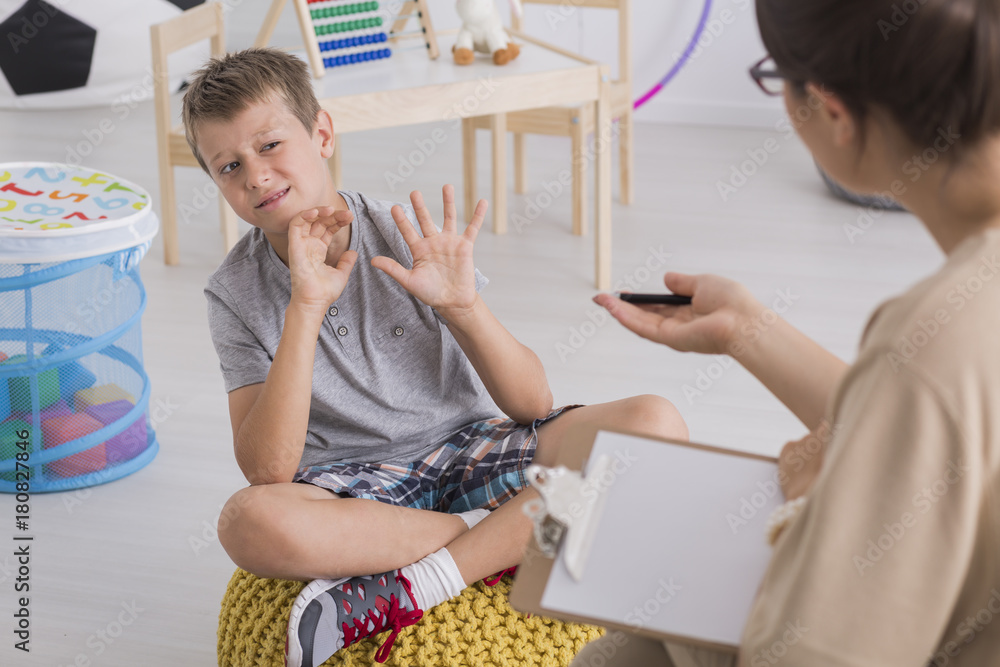 Zdjęcie Stock: Little boy with behavioral problems | Adobe Stock