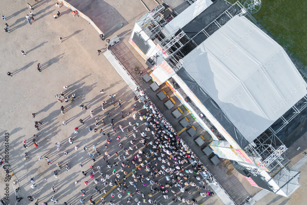 View from the drone of the crowd of people near the stage Stock-Foto ...