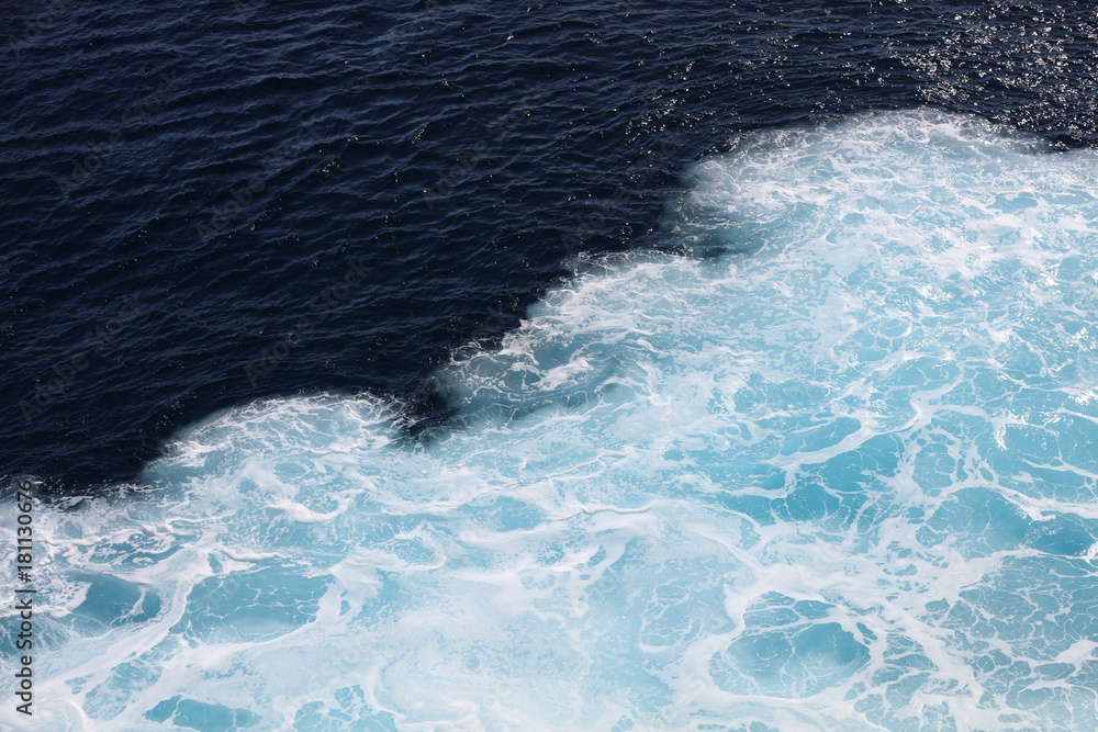 Meer Meerwasser mit verschiedenen Wasserfarben Stock Photo | Adobe Stock