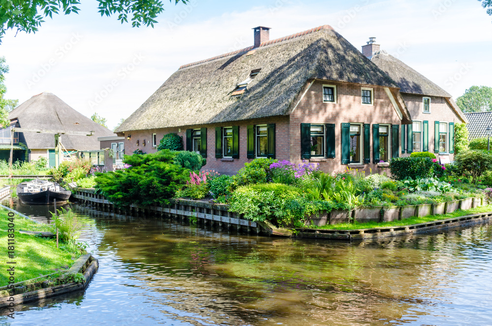 Giethoorn, Netherlands: View of famous Giethoorn village with canals and rustic thatched roof ...