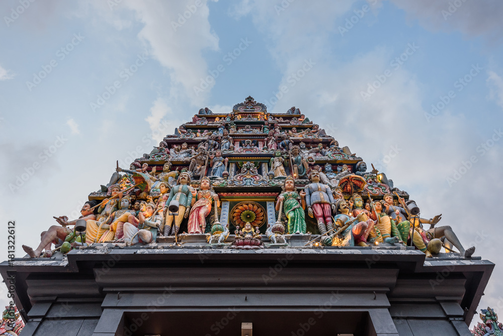 Poster The stunning art on the facade of Sri Mariamman Temple in ...