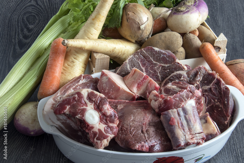 Viandes et légumes de pot au feu au bœuf et porc Stock Photo | Adobe Stock