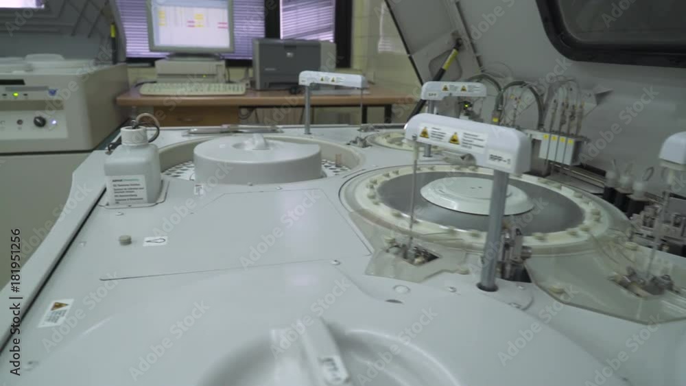Modern automated machine, immunoassay and clinical chemistry analyzer ...