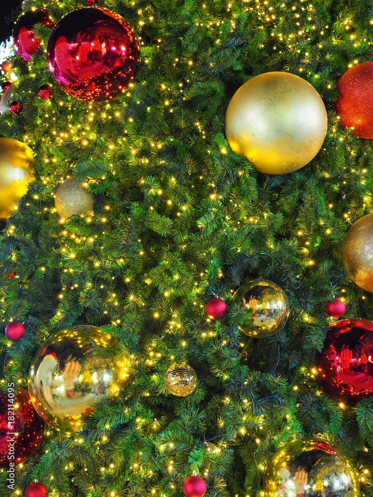 Red And Green Christmas Tree Background